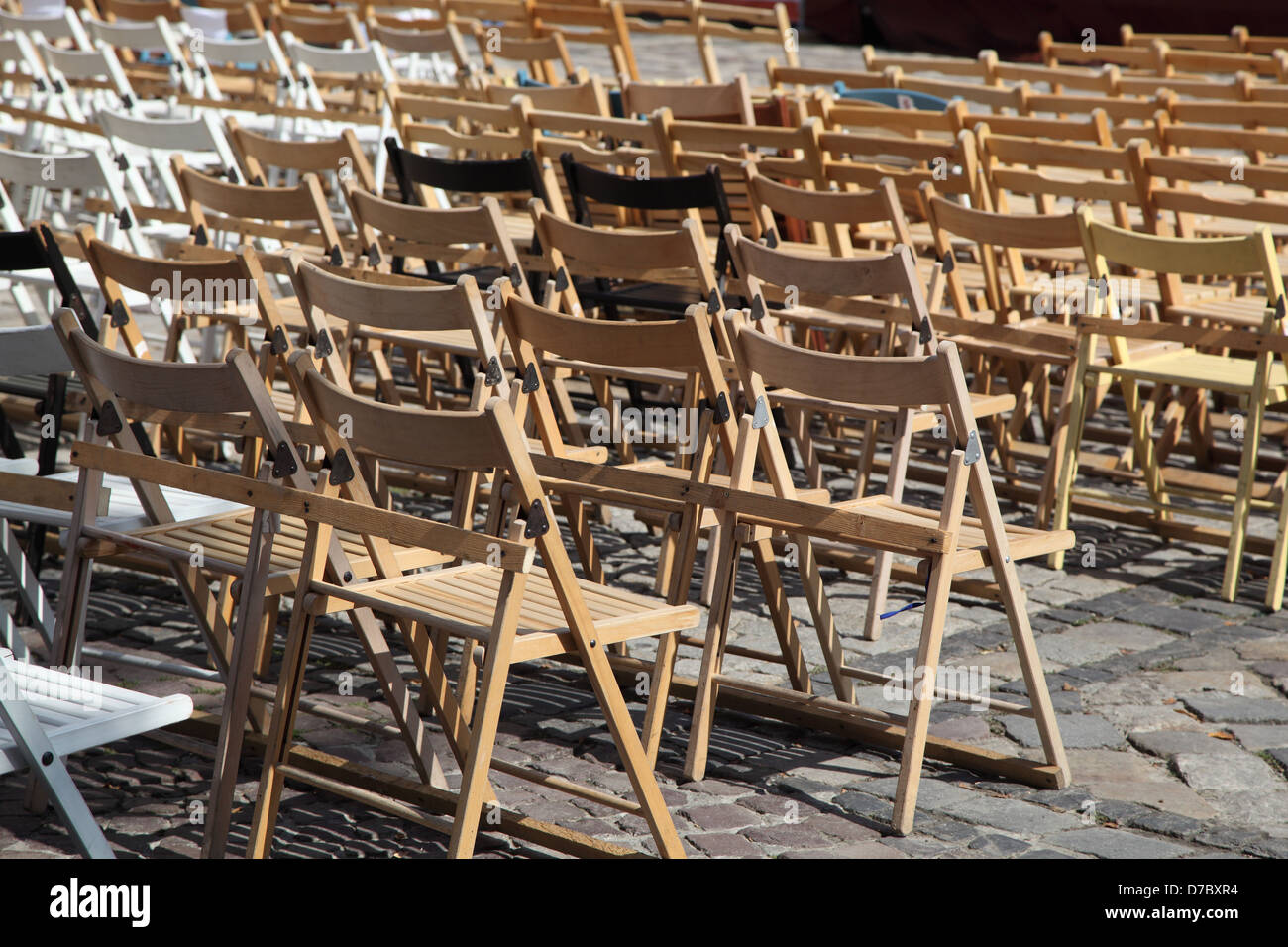 rows of wooden chairs Stock Photo - Alamy