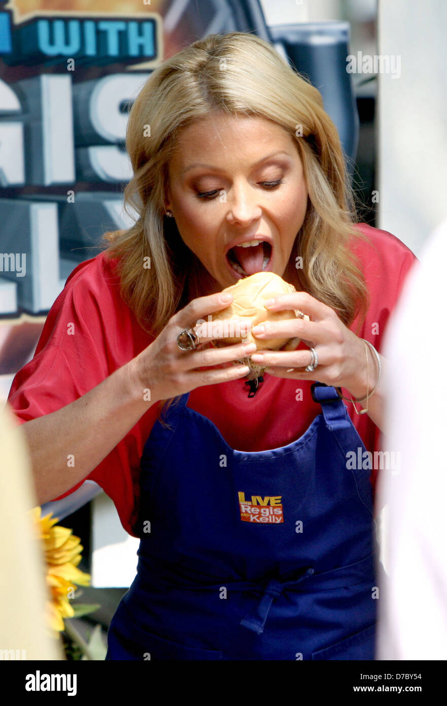 Kelly Ripa cooking during a grilling segment outside ABC Studios for ...