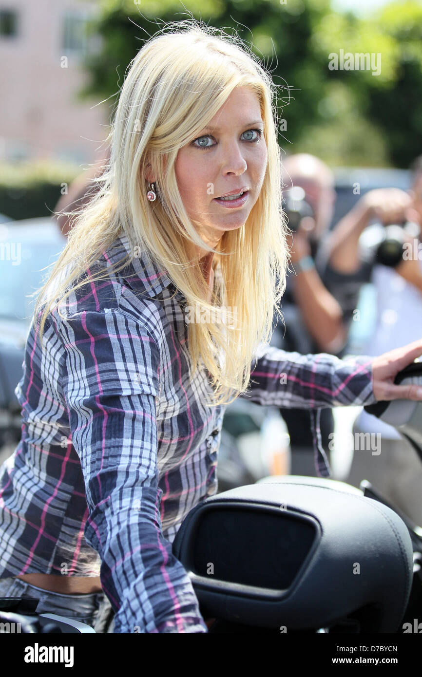 Tara Reid shops at Fred Segal in West Hollywood with friends Los ...