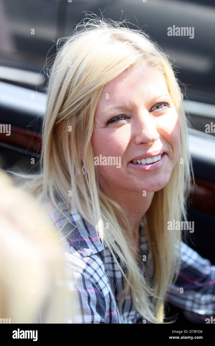 Tara Reid shops at Fred Segal in West Hollywood with friends Los ...