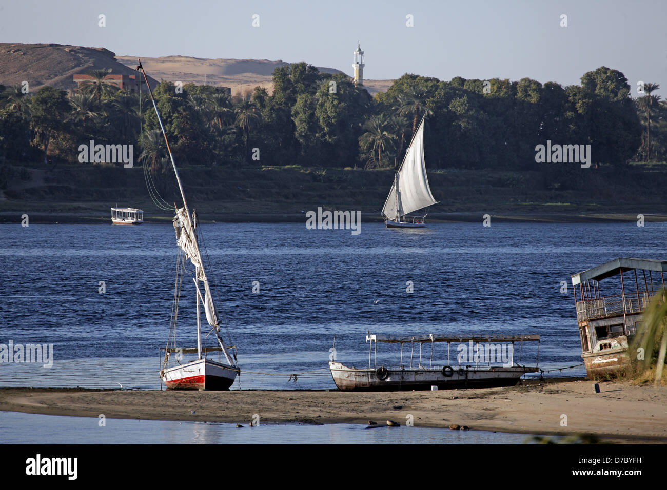 SAILING FELUCCAS & OLD BOAT RIVER NILE ASWAN EGYPT 11 January 2013 ...