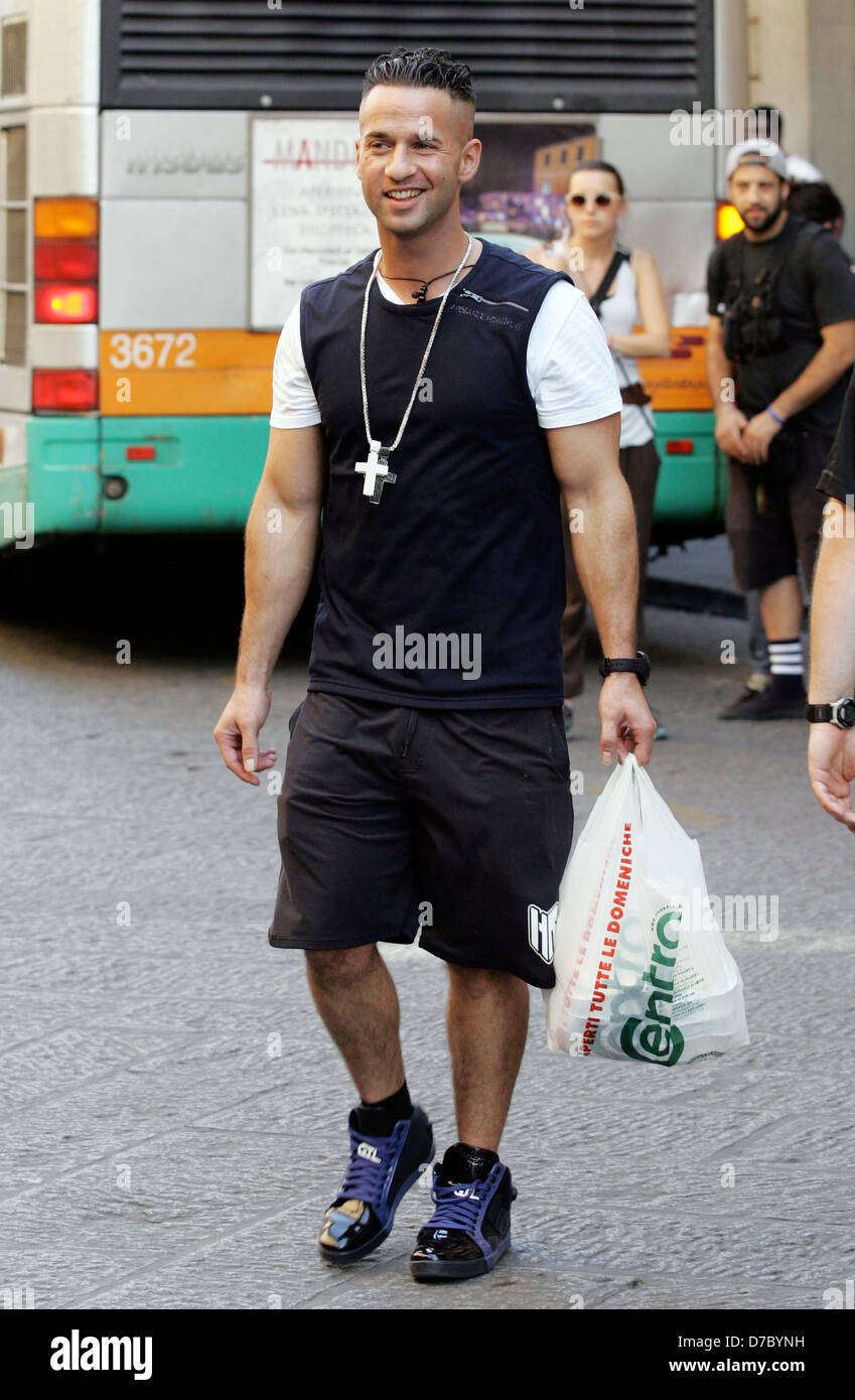 Mike The Situation Sorrentino Jersey Shore Cast Members Return Home