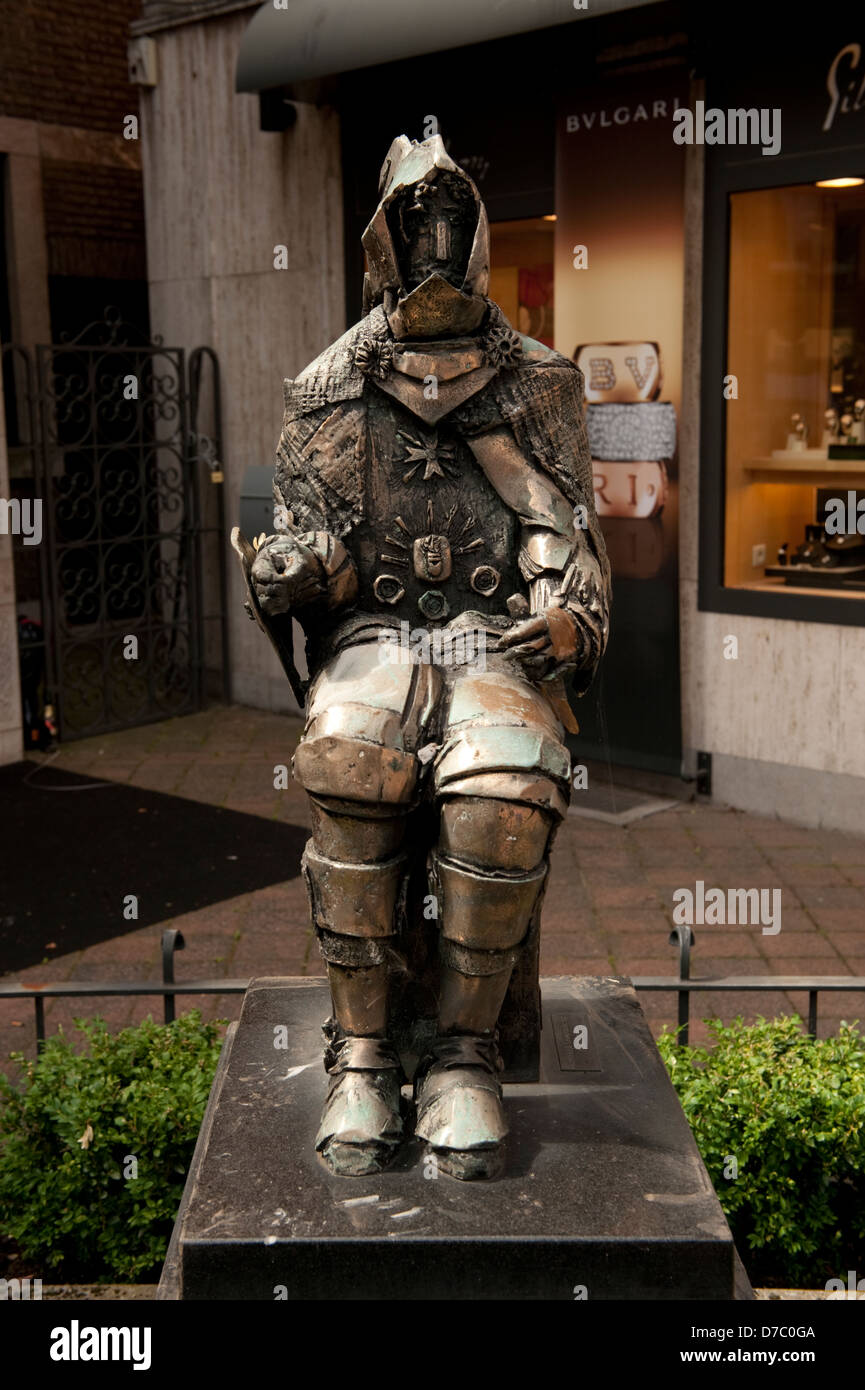 Knight armour hi-res stock photography and images - Alamy