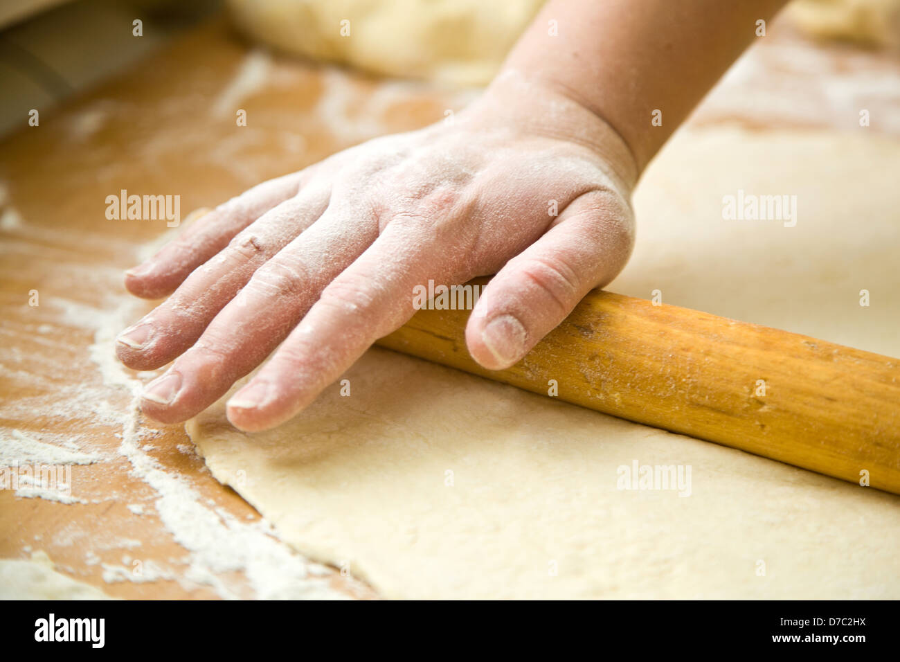 Flour rolling pin table hi-res stock photography and images - Alamy