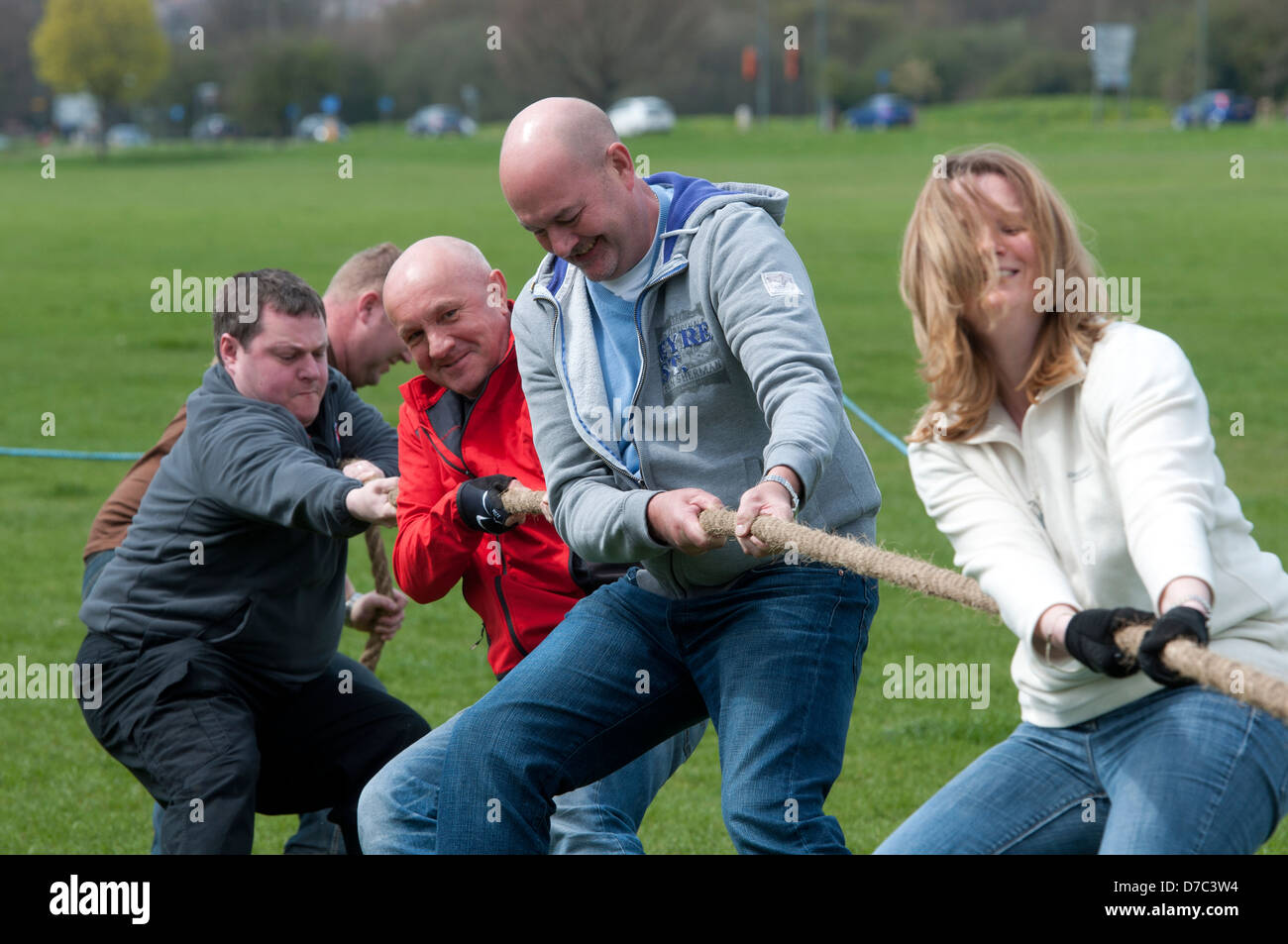 Tug war team competition hi-res stock photography and images - Alamy