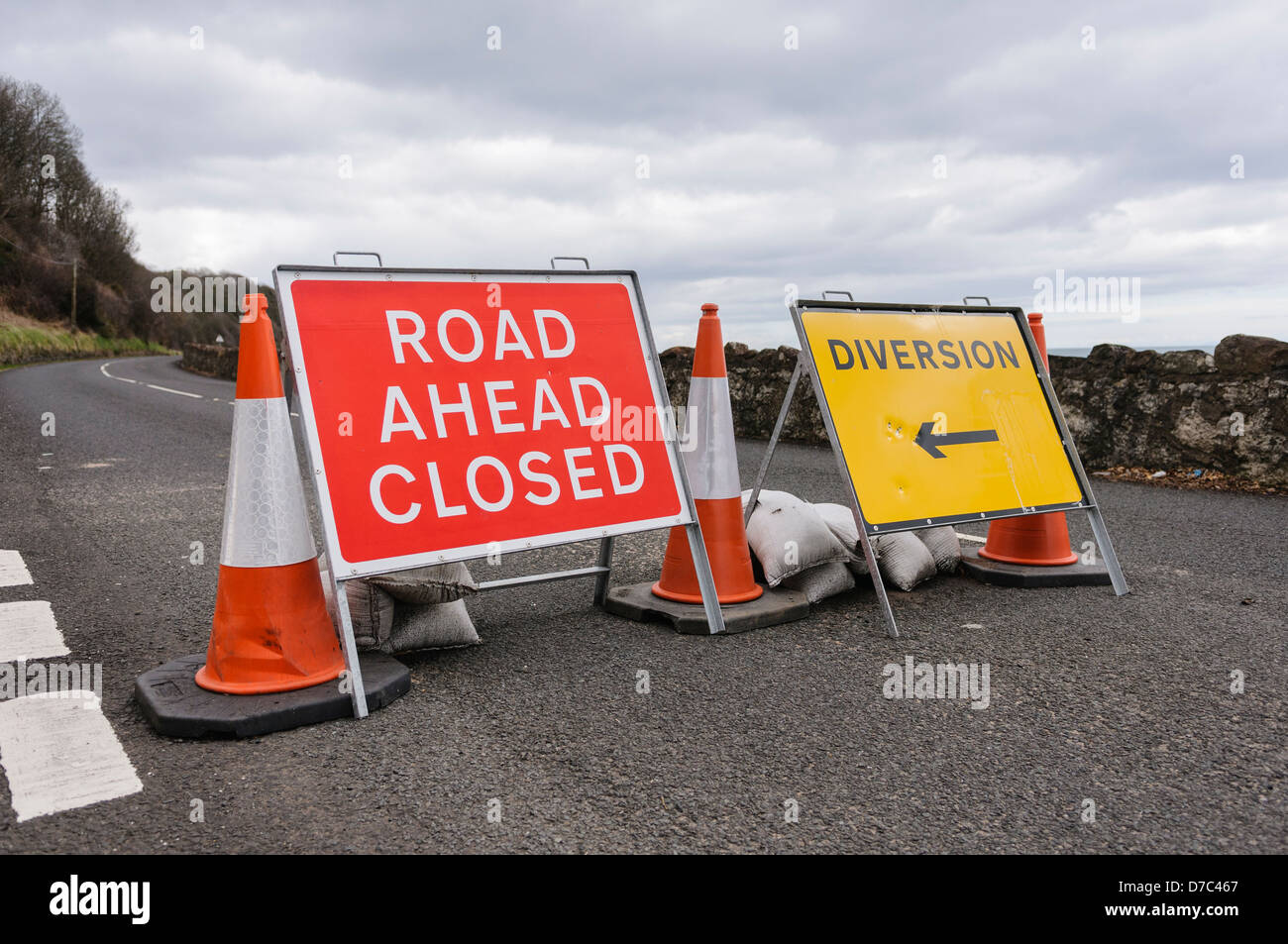 Road sign roads blocked hi-res stock photography and images - Alamy