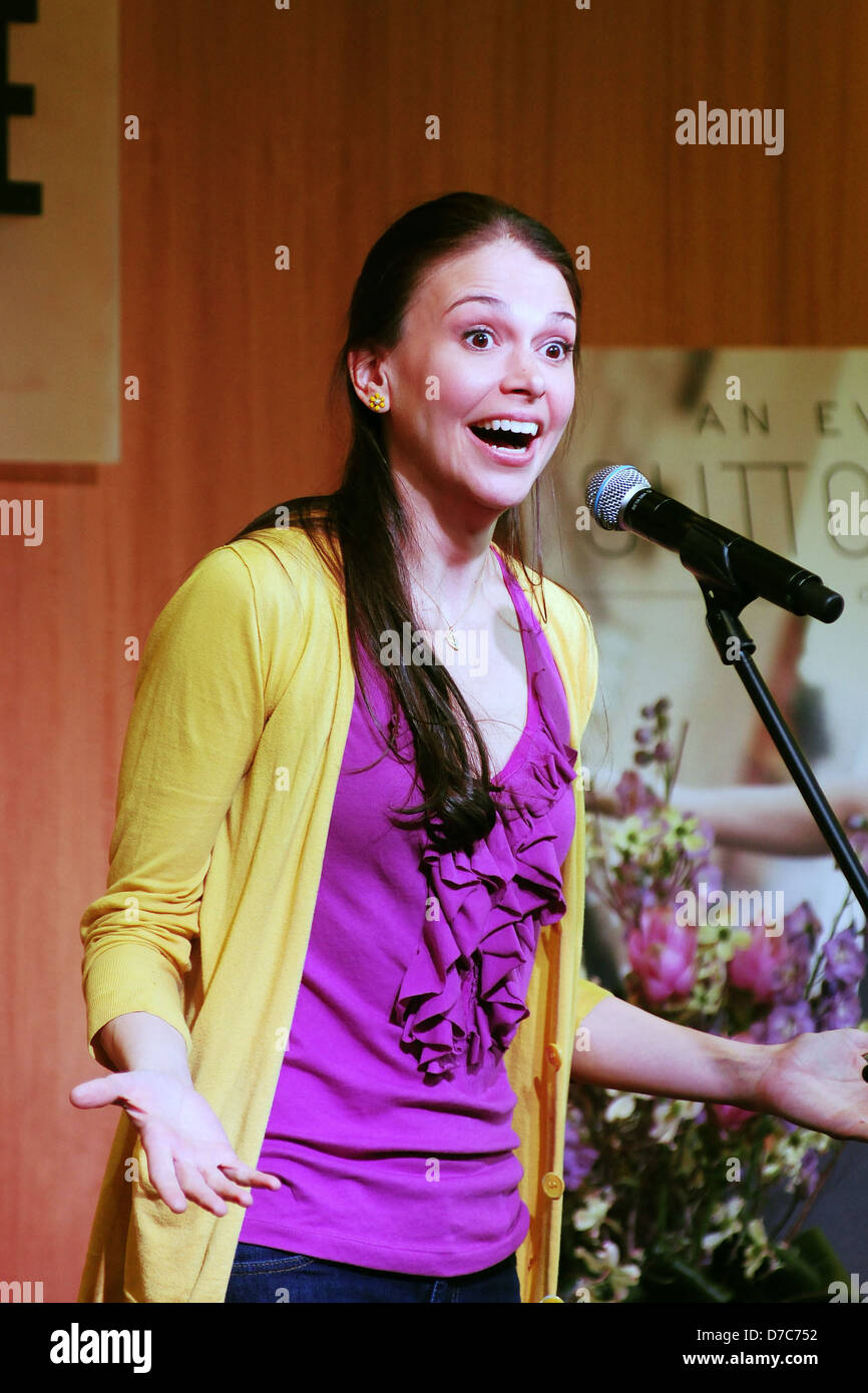 Sutton Foster promotes her CD, 'An Evening with Sutton Foster Live at ...