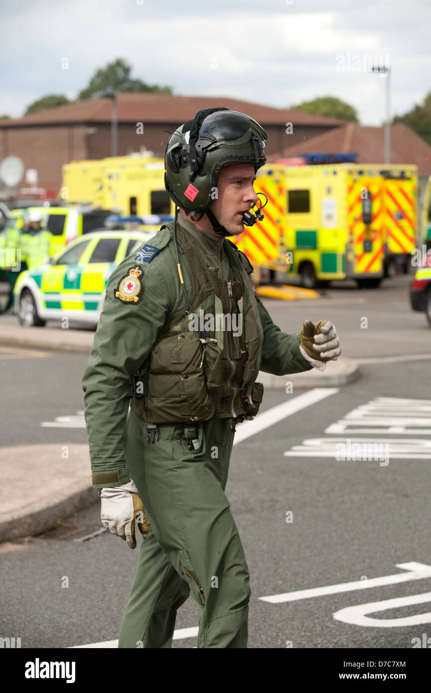 RAF Chinook Helicopter ground crew Stock Photo - Alamy