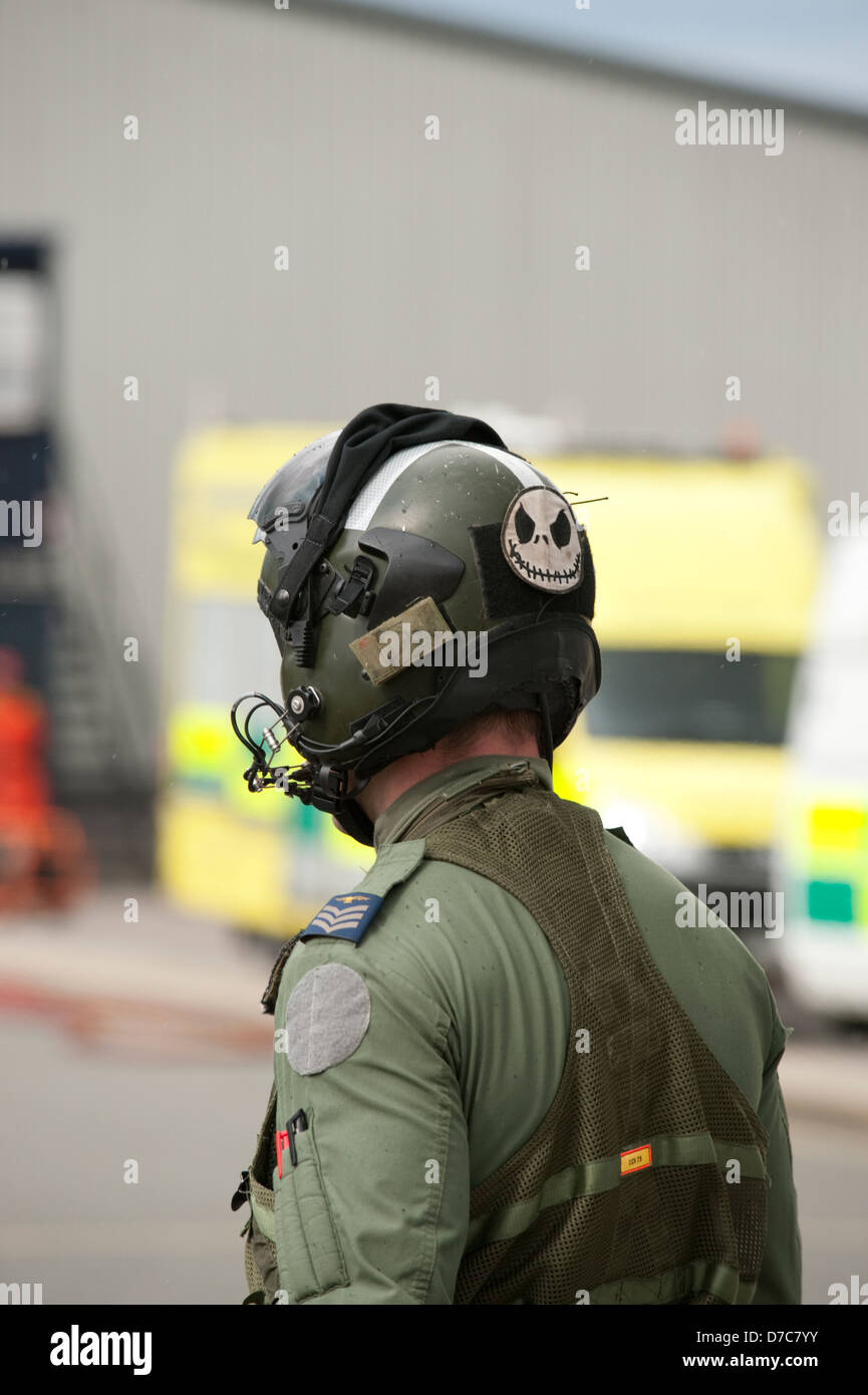RAF Chinook Helicopter ground crew Stock Photo - Alamy