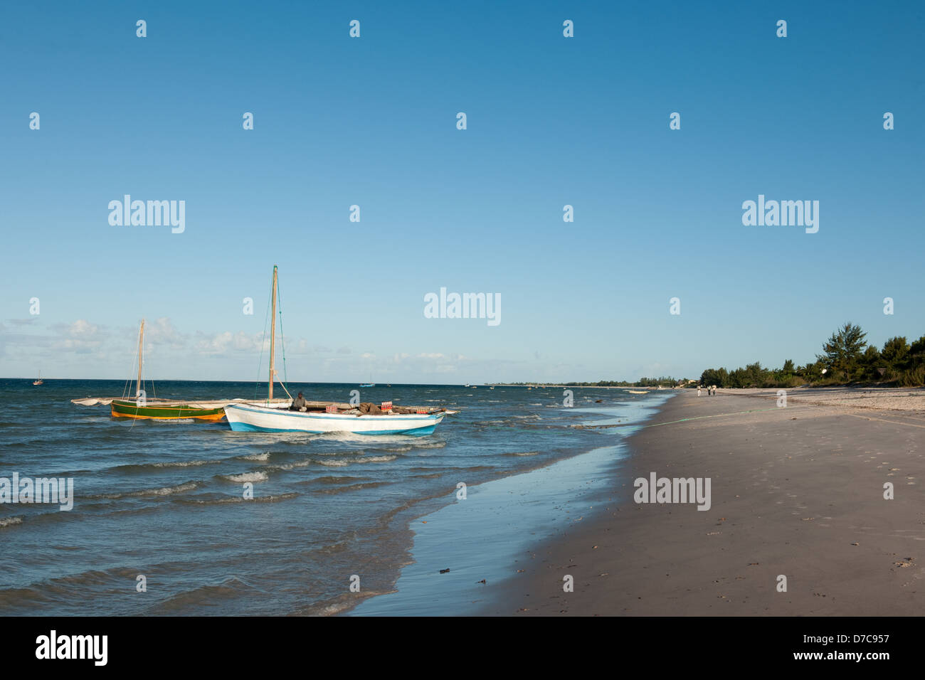 Fishing dhows on the beach, Inhassoro, Mozambique Stock Photo - Alamy