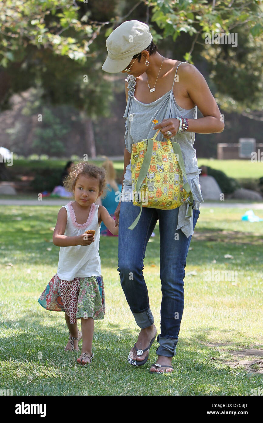 Halle Berry and her daughter Nahla Ariela Aubry spend the afternoon at ...