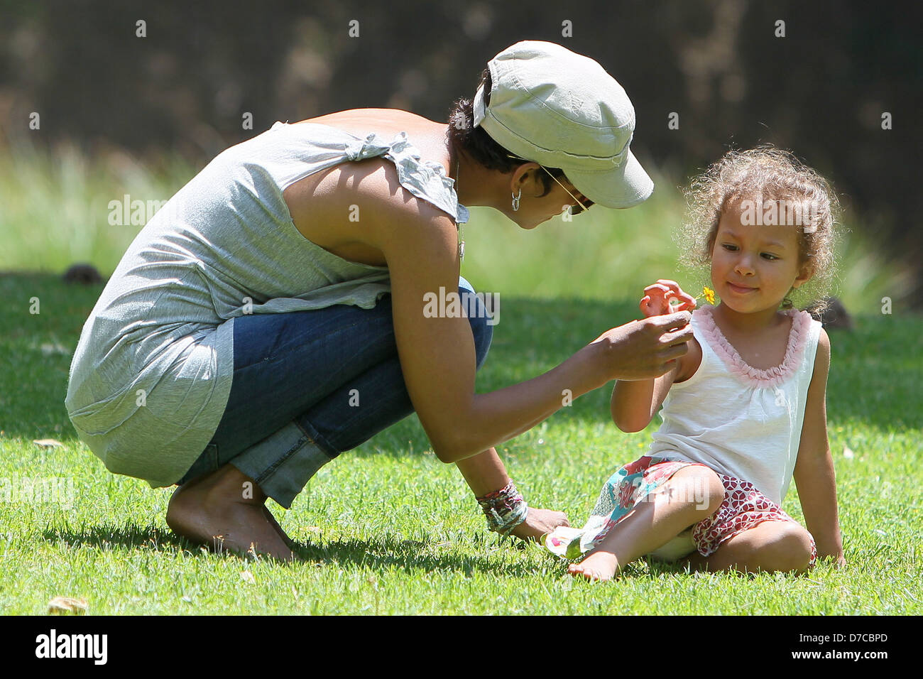 Halle Berry And Her Daughter Nahla Ariela Aubry Spend The Afternoon At Coldwater Canyon Park Los