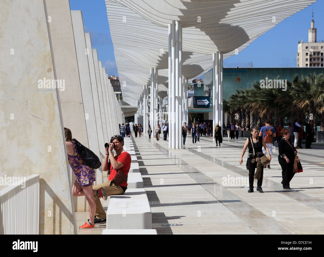Promenade with a pergola at Muelle Uno in the port of Malaga, Andalusia ...