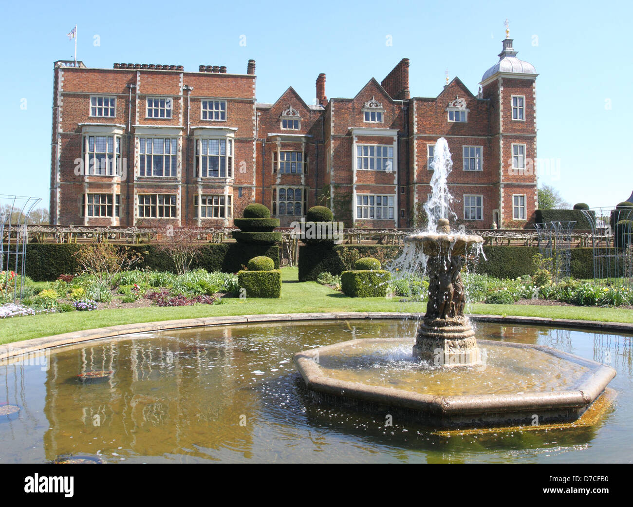 Hatfield house gardens hi-res stock photography and images - Alamy