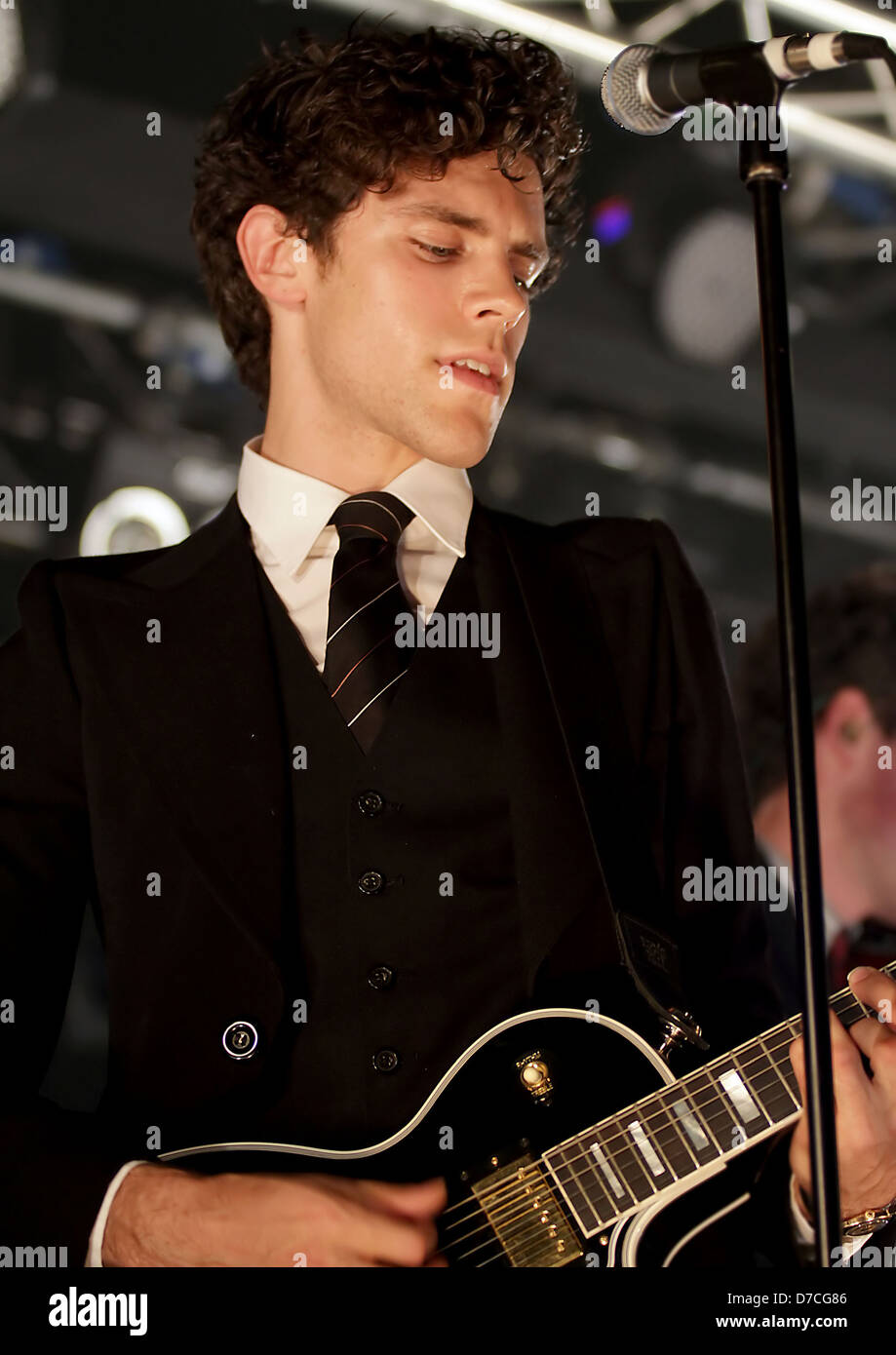 Charlie Fink of Noah and the Whale performing at Liverpool O2 Academy ...