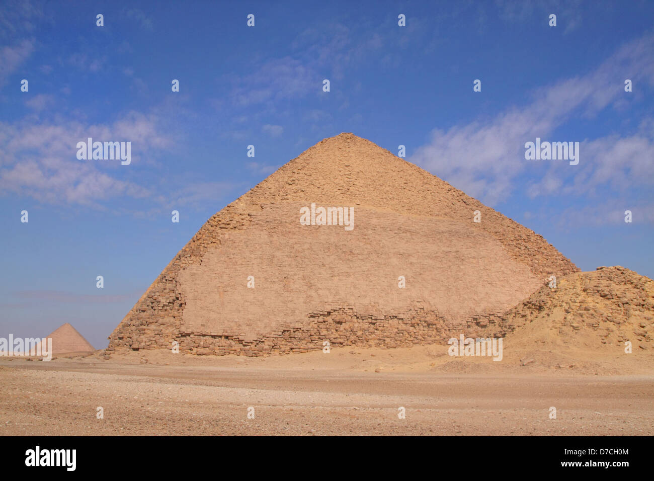 Egyptian hieroglyphics great pyramid hi-res stock photography and ...