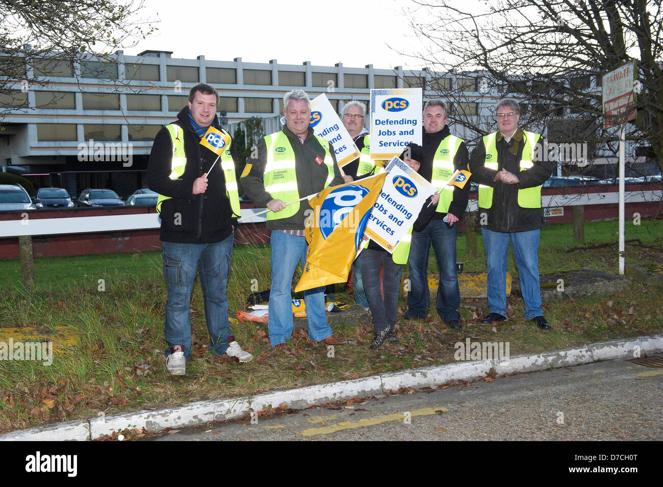 The Public Commercial Services (PCS) uniion picket line at Heathrow ...