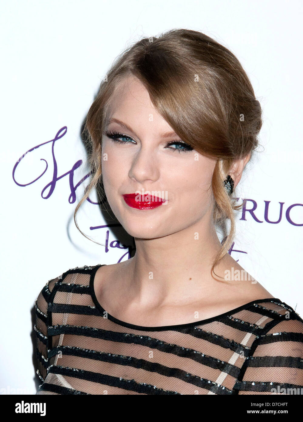 American country singer Taylor Swift launches her debut fragrance ...