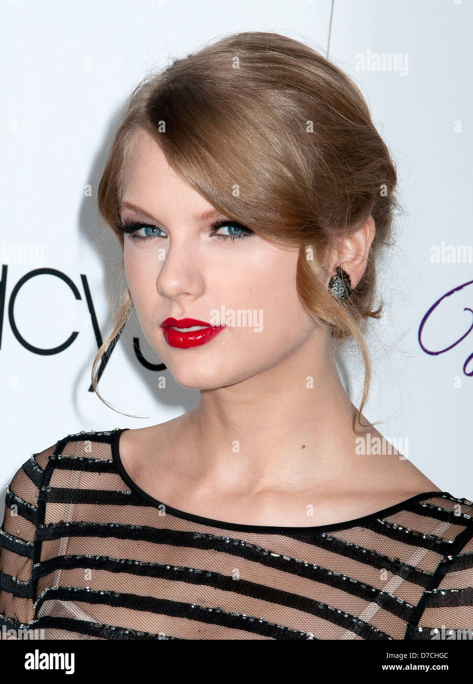 American country singer Taylor Swift launches her debut fragrance ...