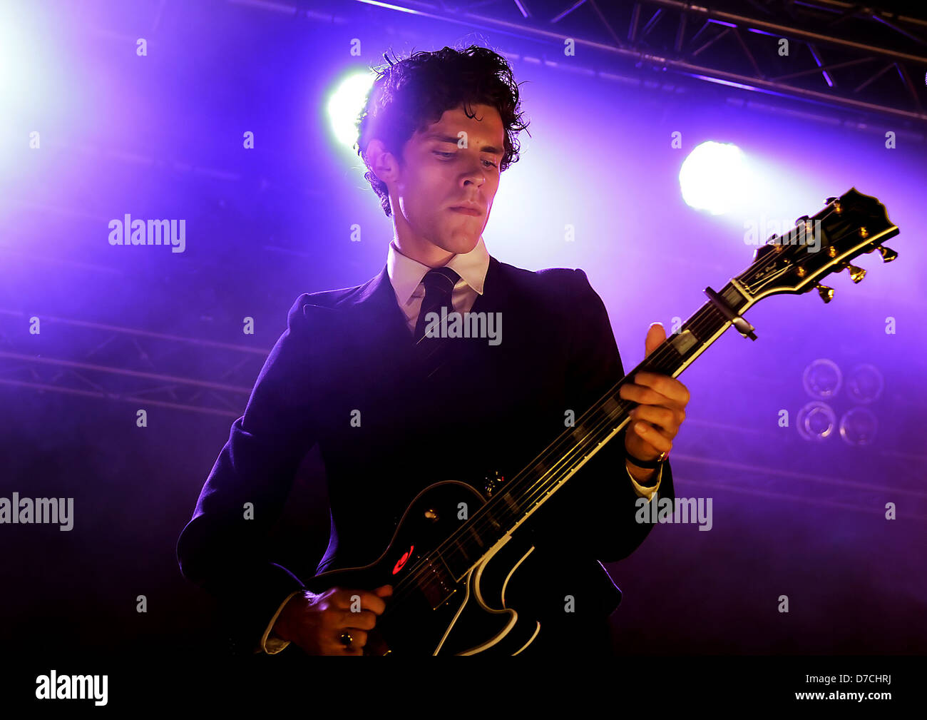 Charlie Fink of Noah and the Whale performing at Liverpool O2 Academy ...