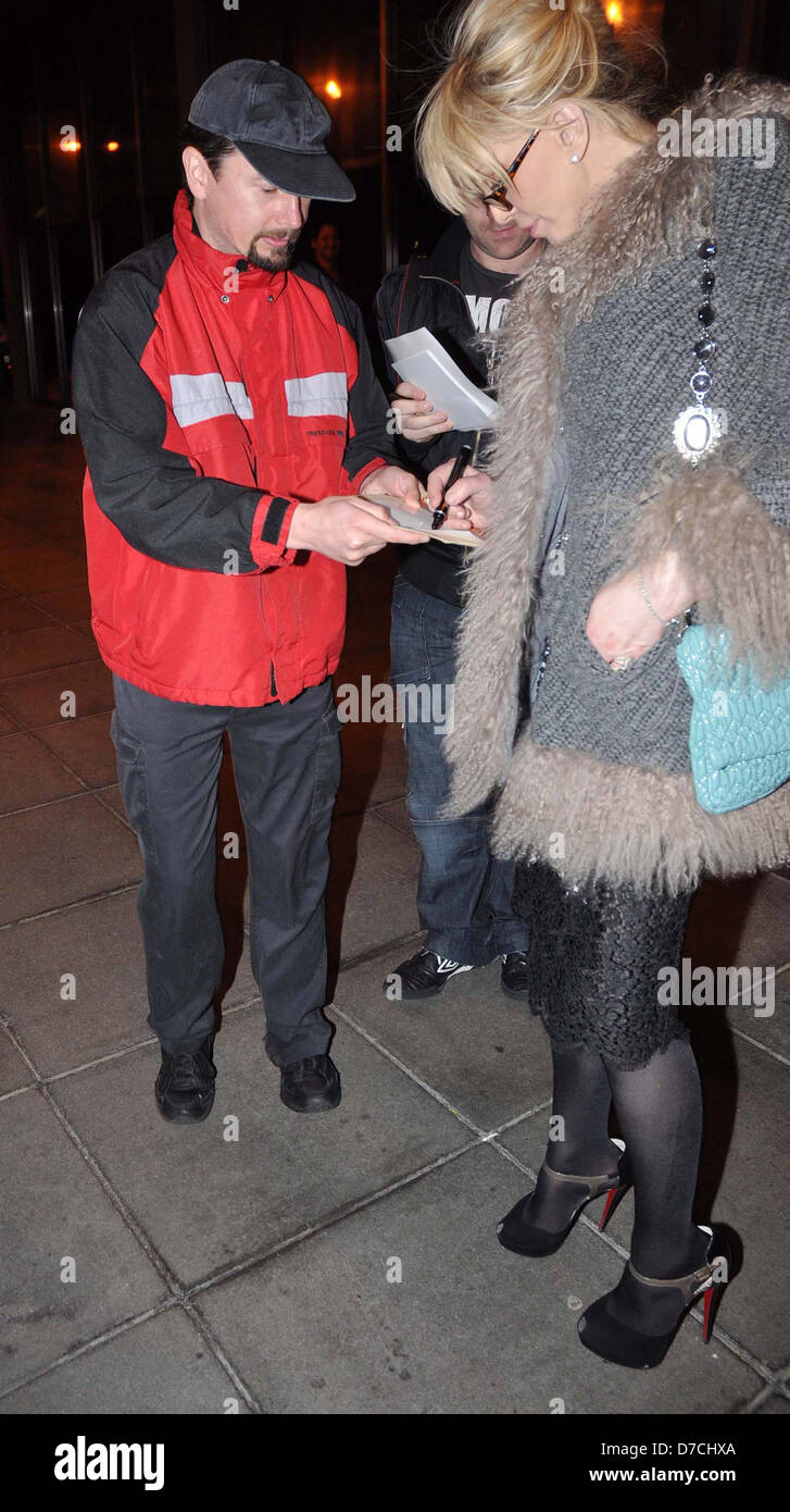 Courtney Love outside the RTE studios for The Late Late Show Dublin ...