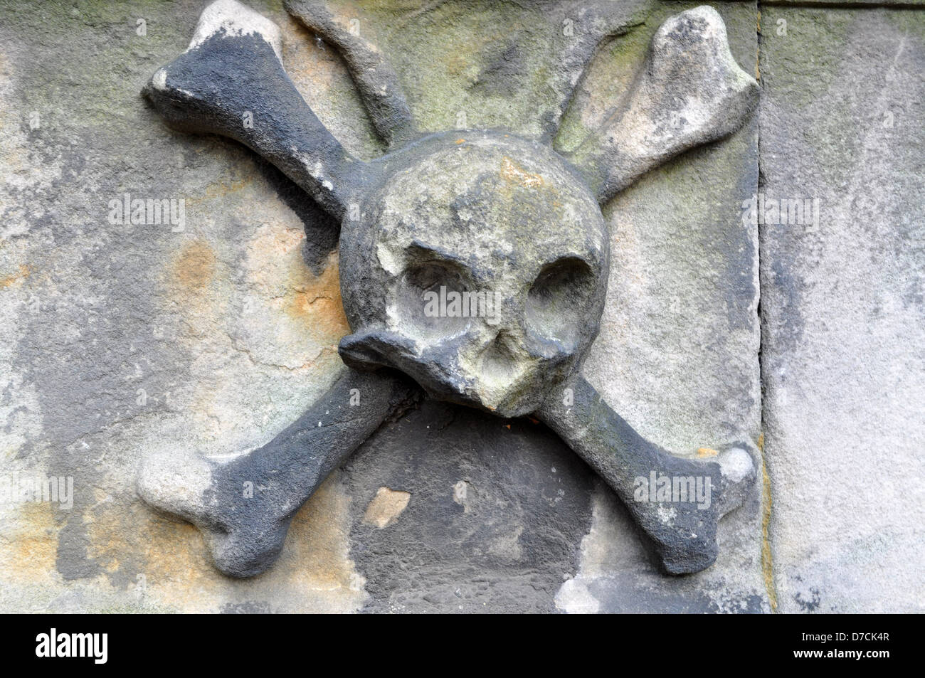 Broken skull hi-res stock photography and images - Alamy