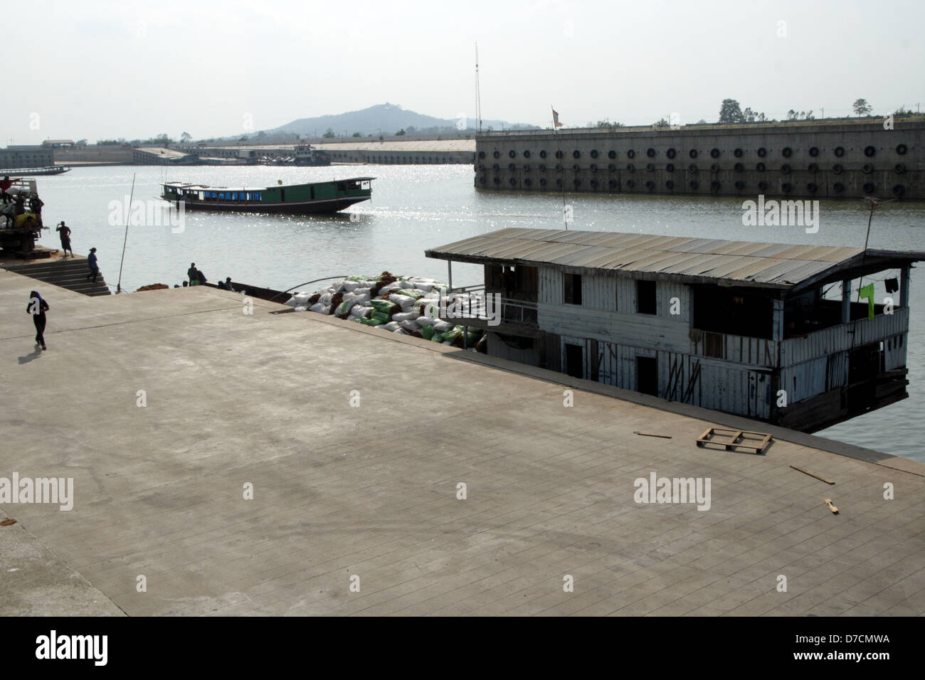 Cargo ship parking chiang hi-res stock photography and images - Alamy