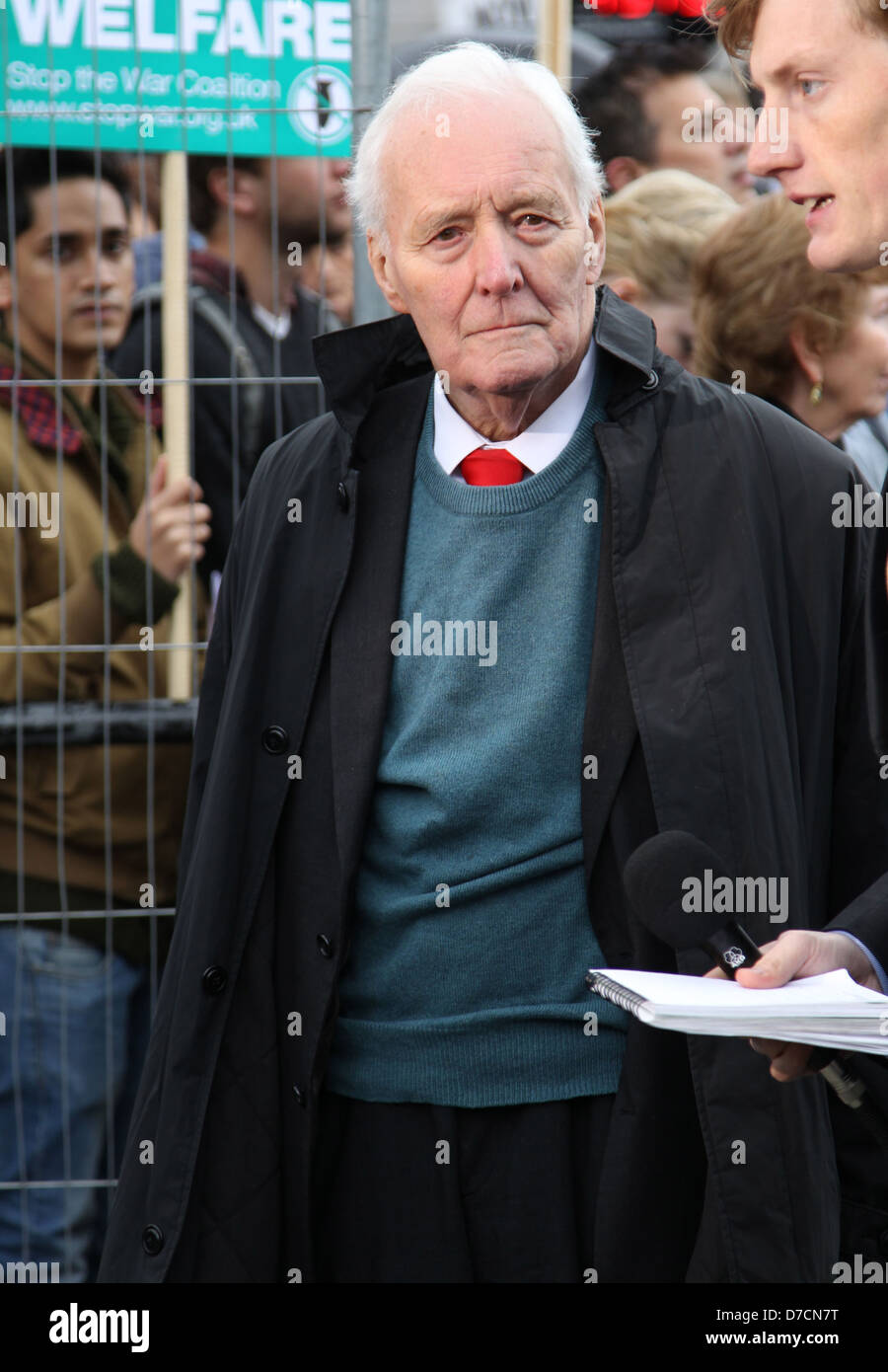 Tony Ben Anti-war protesters gather in London's Trafalgar Square to ...
