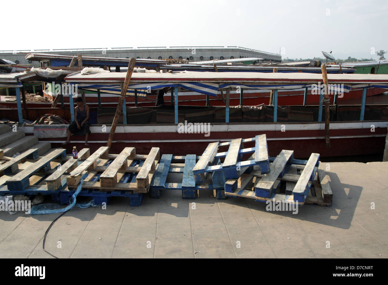 Cargo ship parking chiang hi-res stock photography and images - Alamy