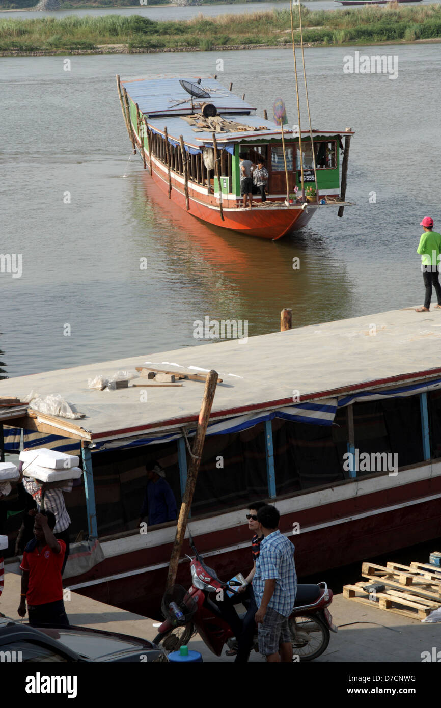 Cargo ship parking chiang hi-res stock photography and images - Alamy