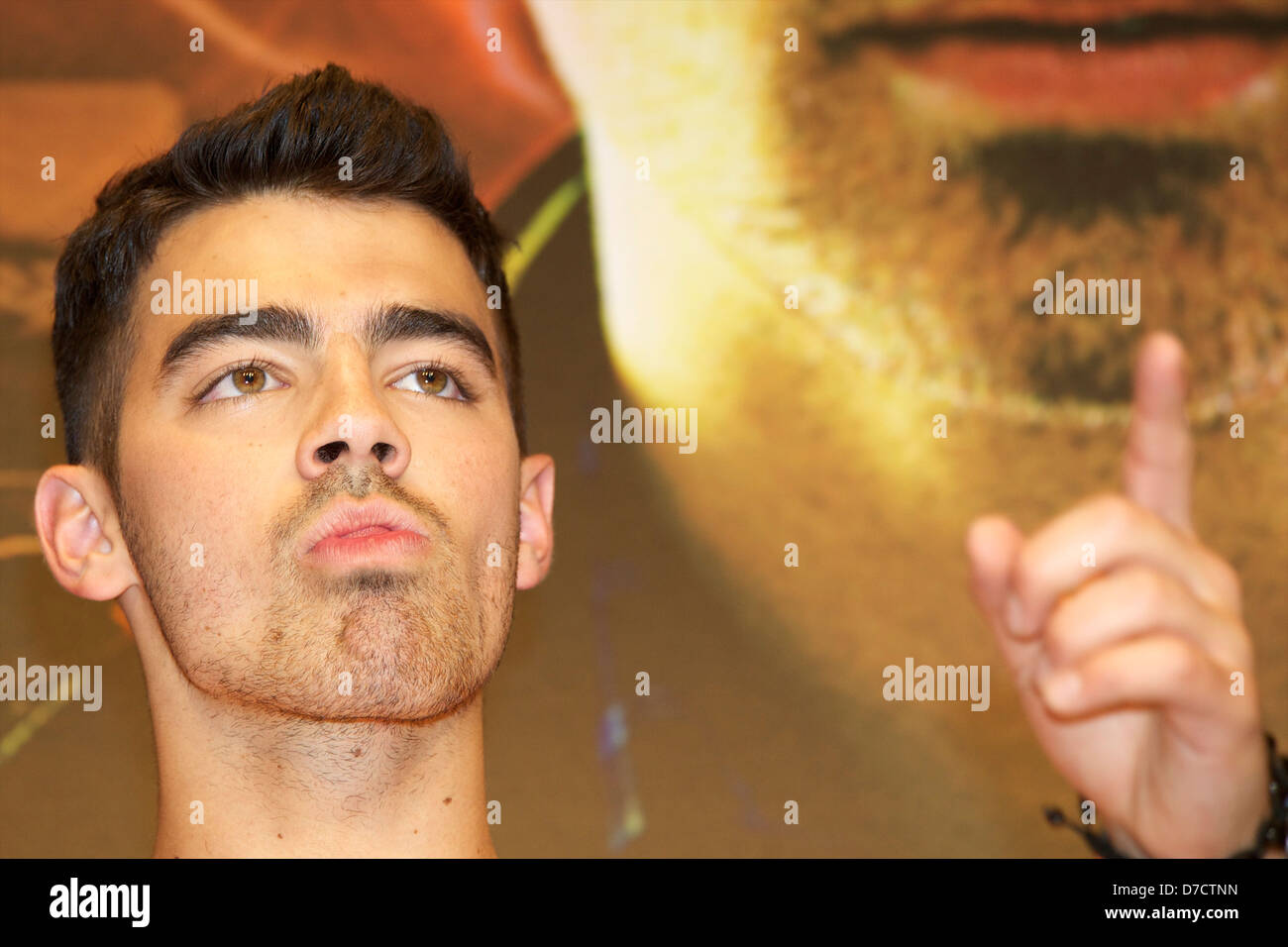 Joe Jonas promotes his first album 'Fast Life' at El Corte Ingles in ...