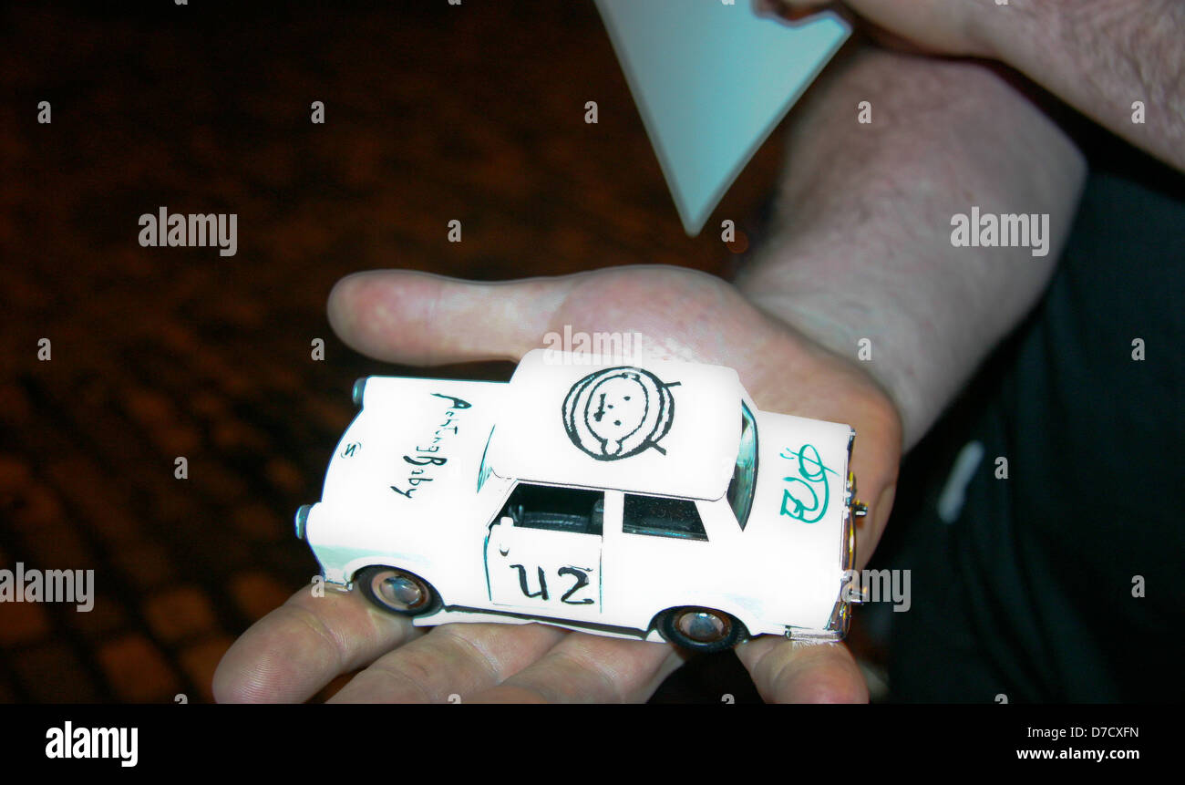 U2 bono with car hi-res stock photography and images - Alamy