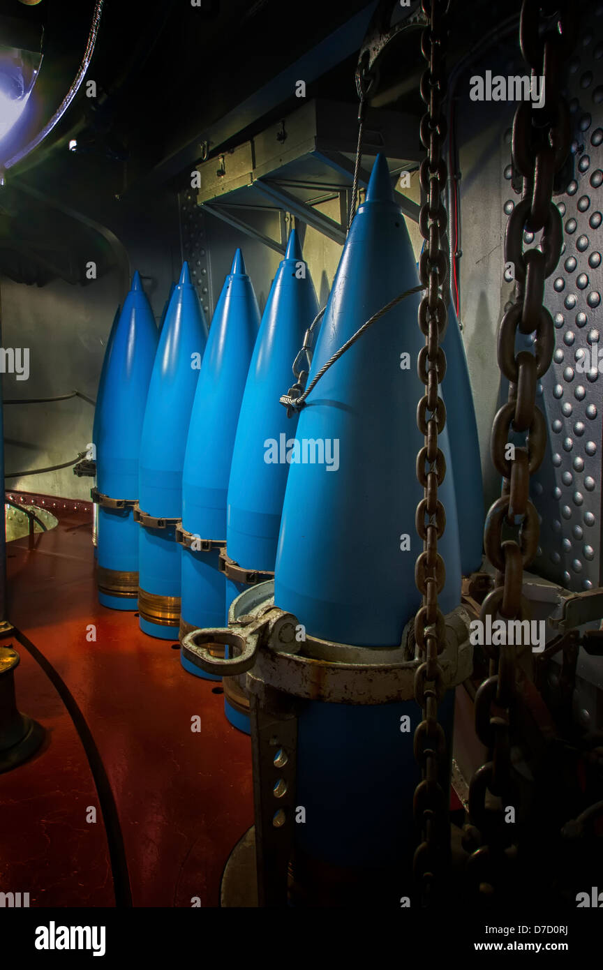 Artillery shells hi-res stock photography and images - Alamy