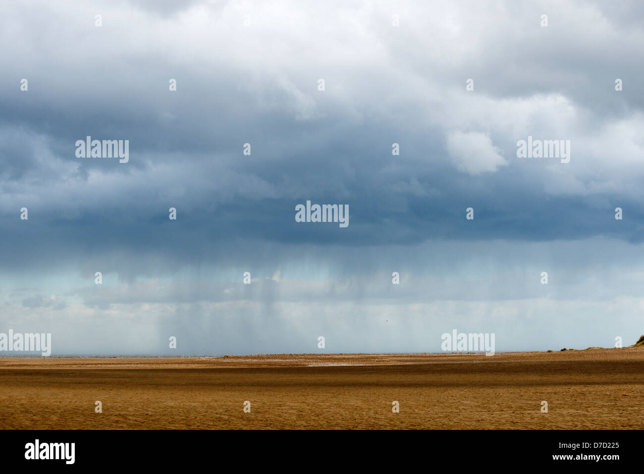 Uk weather rain clouds hi-res stock photography and images - Alamy