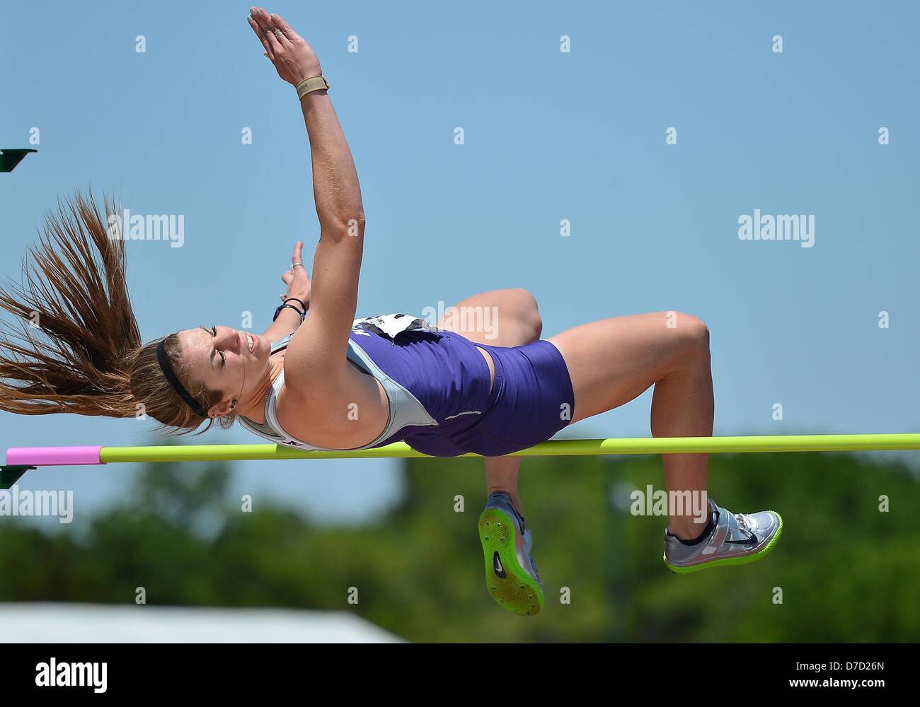 Womens high jump heptathlon hi-res stock photography and images - Alamy