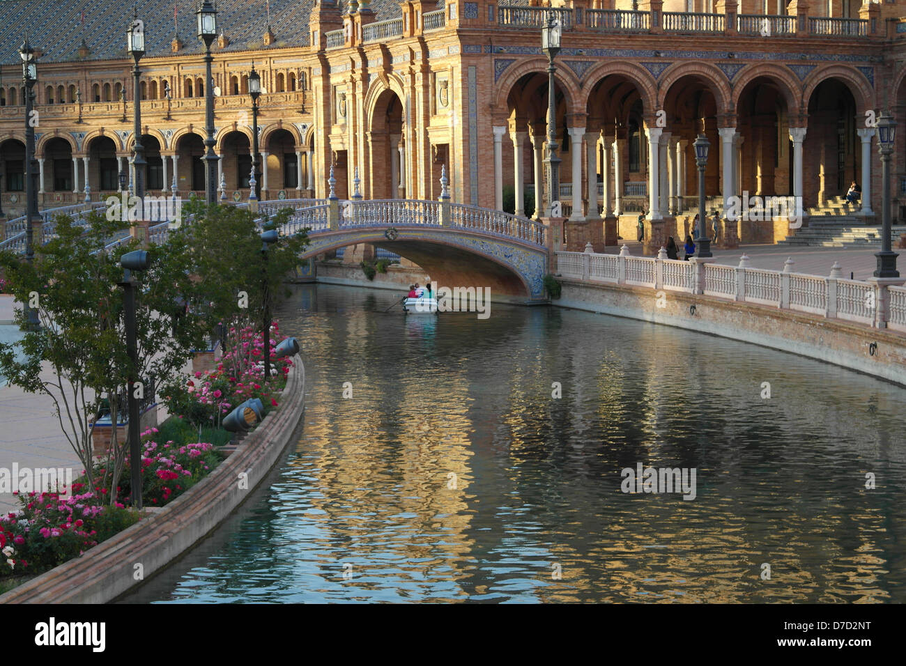 Boating at the Plaza de Espana, Seville Stock Photo - Alamy