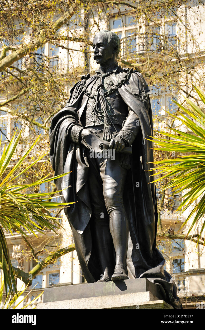 London, England, UK. Statue (1887; Sir Thomas Brock) of Sir Henry ...