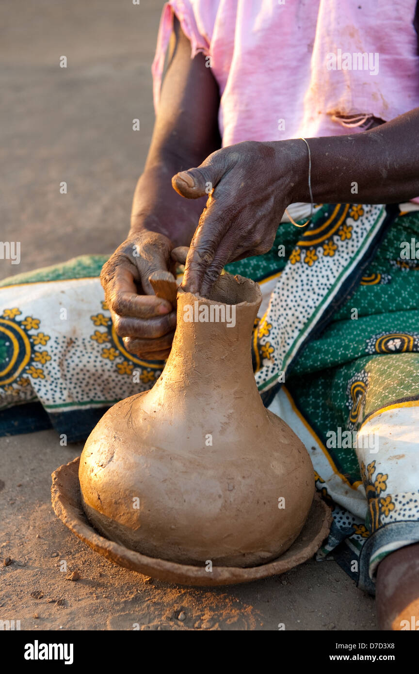 Making pottery africa hi-res stock photography and images - Alamy