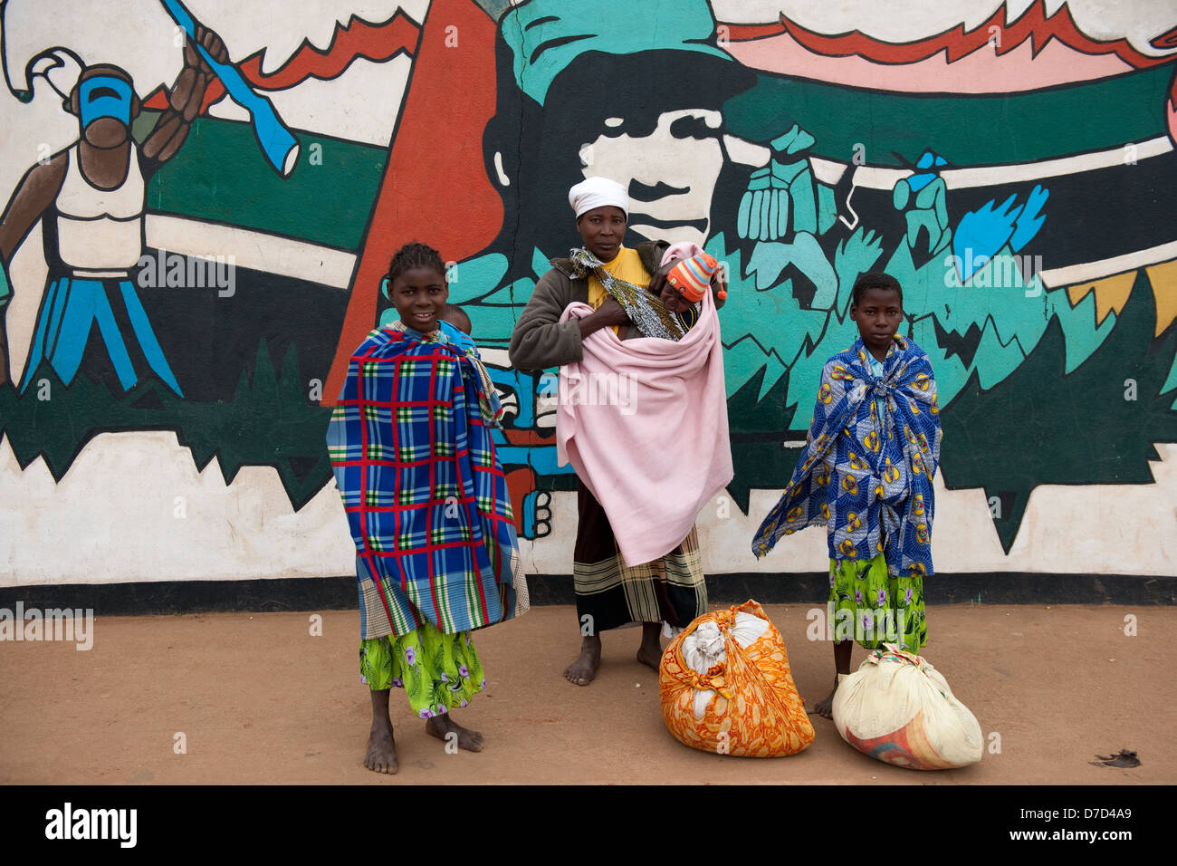 mural depicting the civil war, Chimoio, Mozambique Stock Photo - Alamy