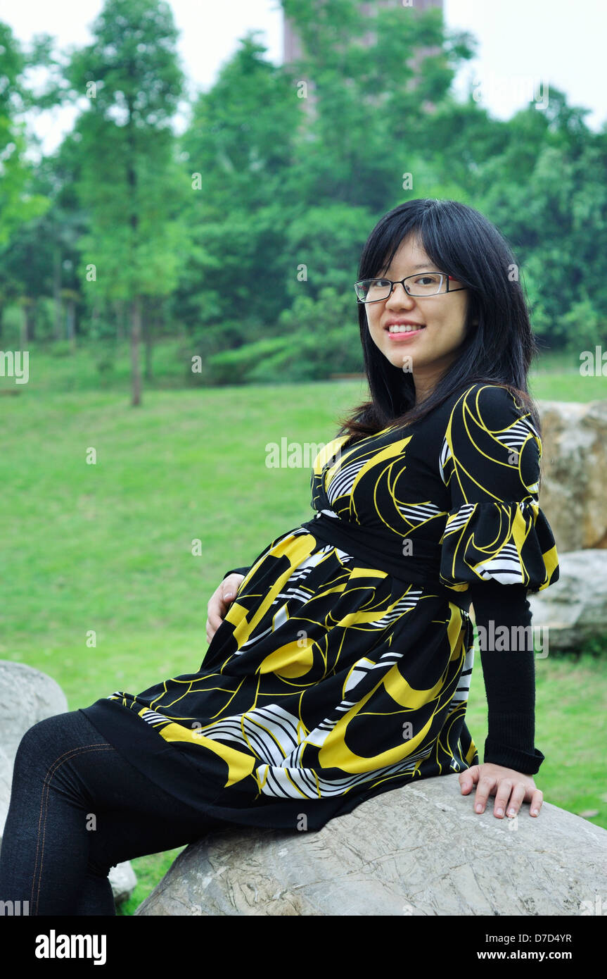 Beautiful pregnant woman outdoor hi-res stock photography and images ...