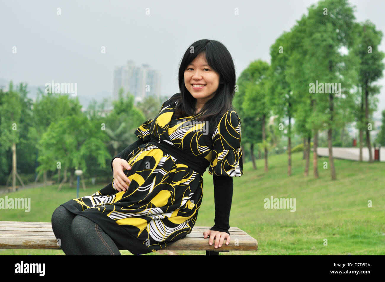 Beautiful pregnant woman outdoor hi-res stock photography and images ...