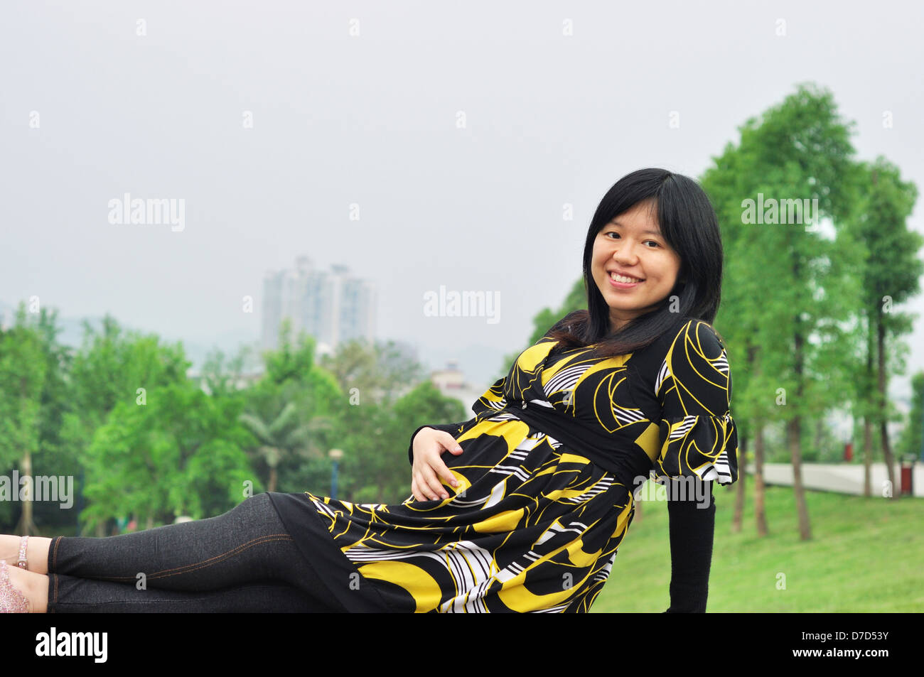 Beautiful pregnant woman outdoor hi-res stock photography and images ...