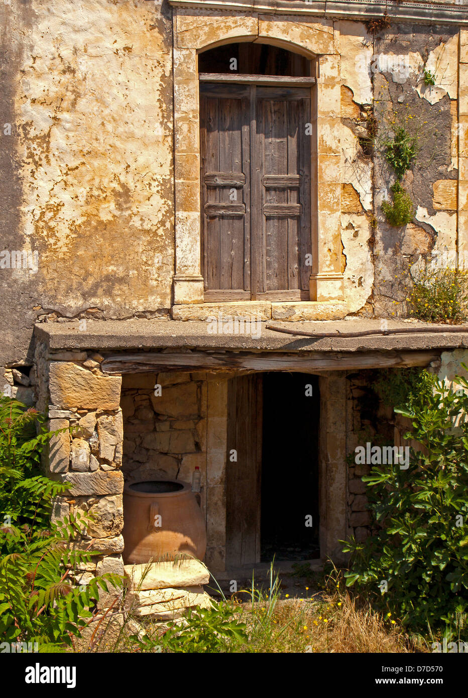 Disused house in Crete Stock Photo - Alamy
