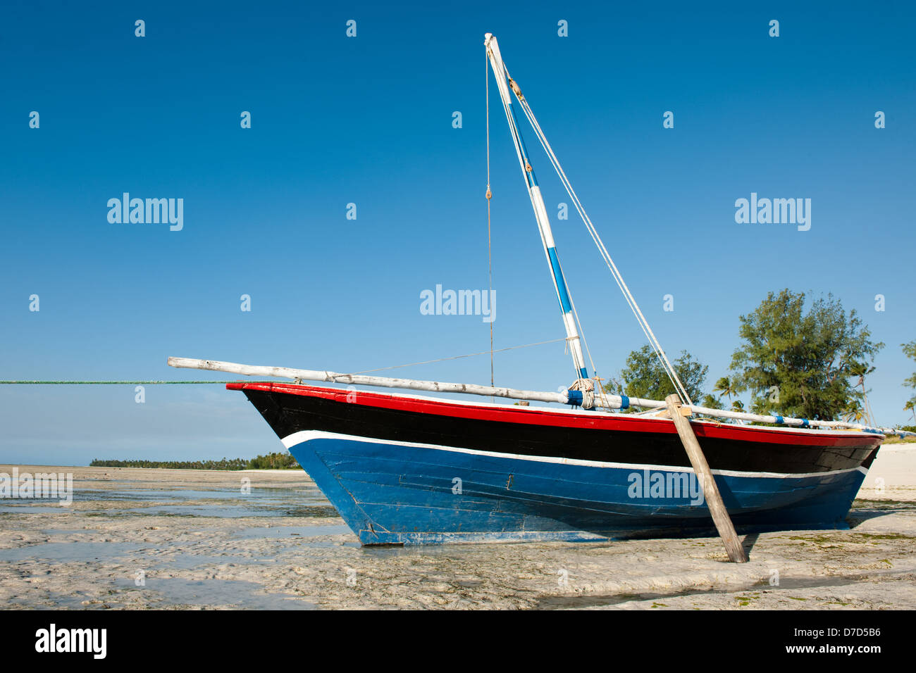 Dhow at low tide, Matemo island, Quirimba Archipelago, Mozambique Stock ...