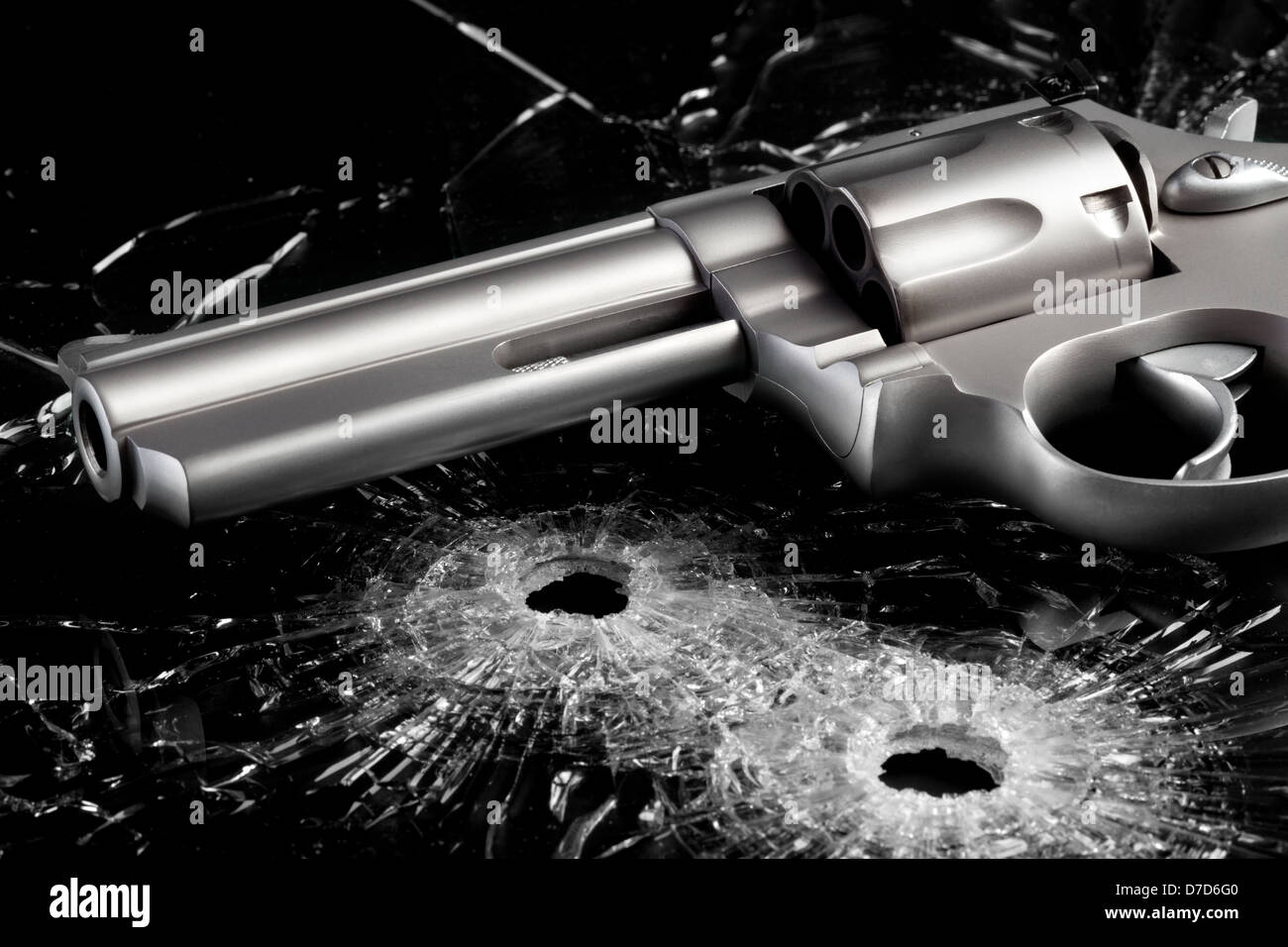 Bullet holes glass hi-res stock photography and images - Alamy