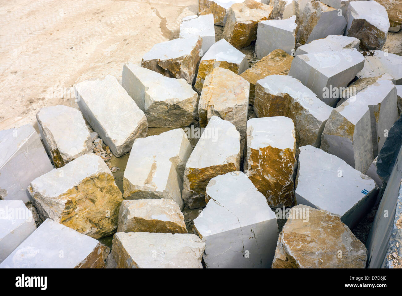 Quarry marble blocks hi-res stock photography and images - Alamy