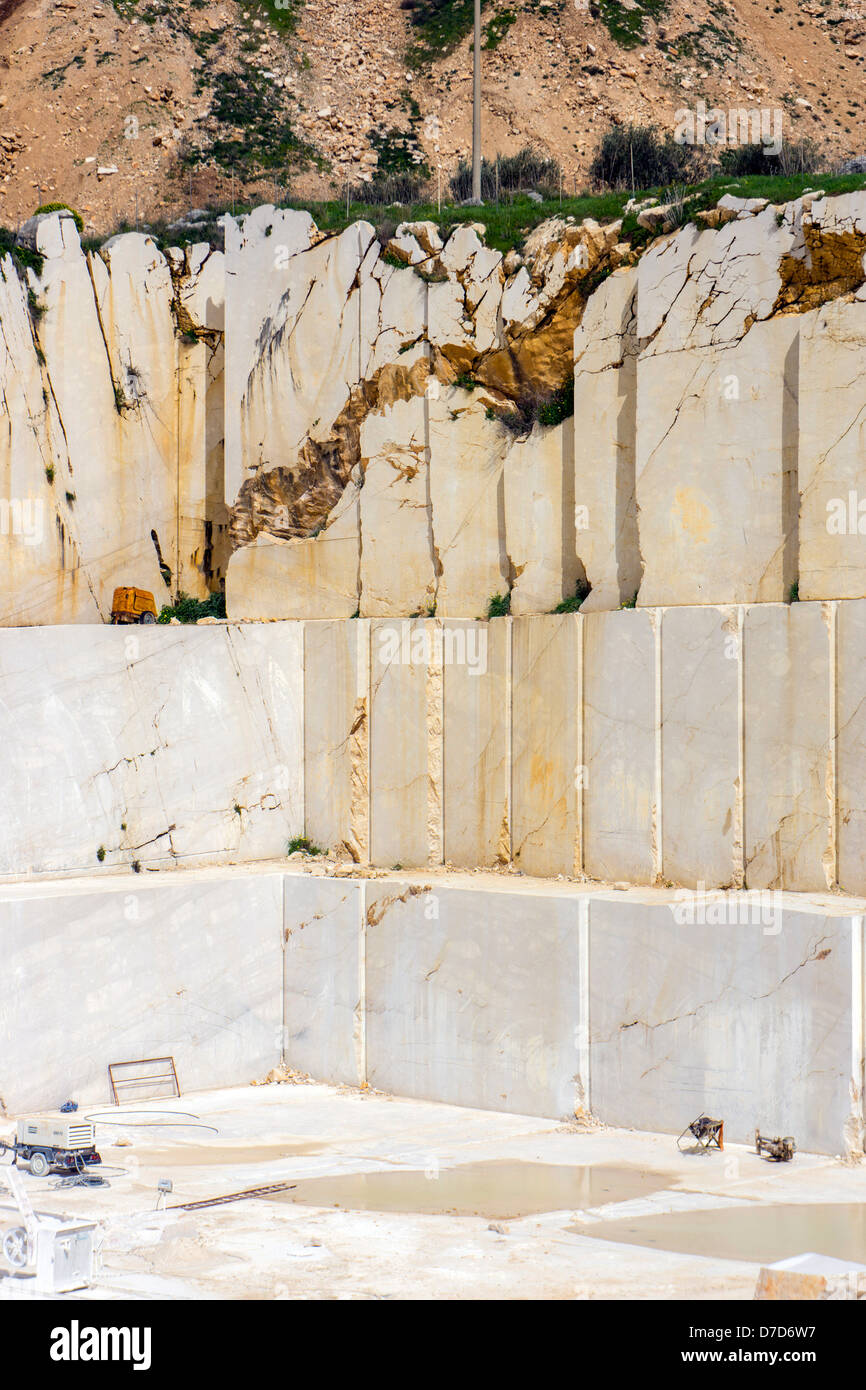 Quarry marble blocks hi-res stock photography and images - Alamy