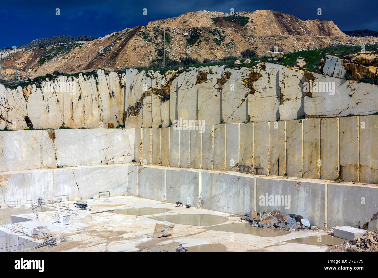 Quarry marble blocks hi-res stock photography and images - Alamy