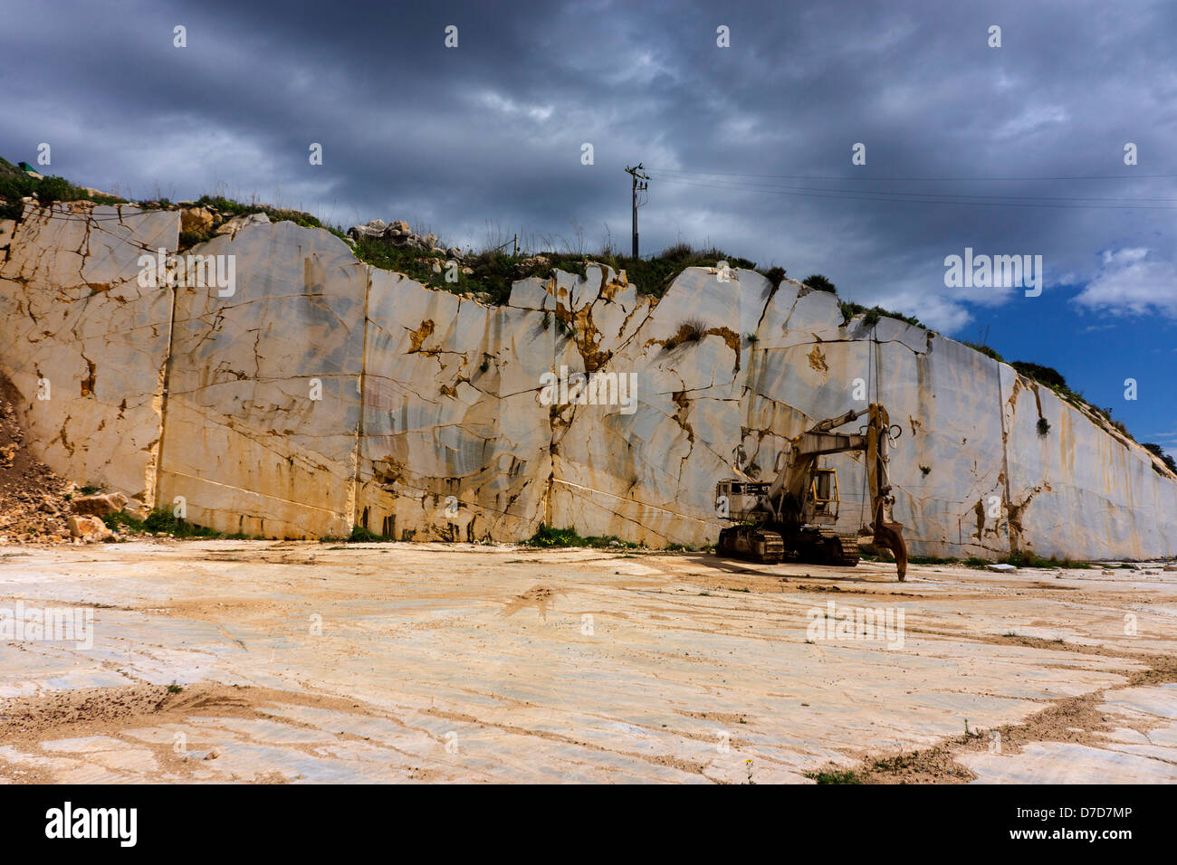 Marble quarry italy hi-res stock photography and images - Alamy