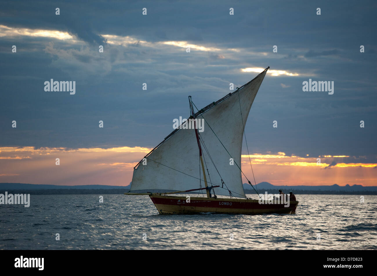 African dhow boats hi-res stock photography and images - Alamy